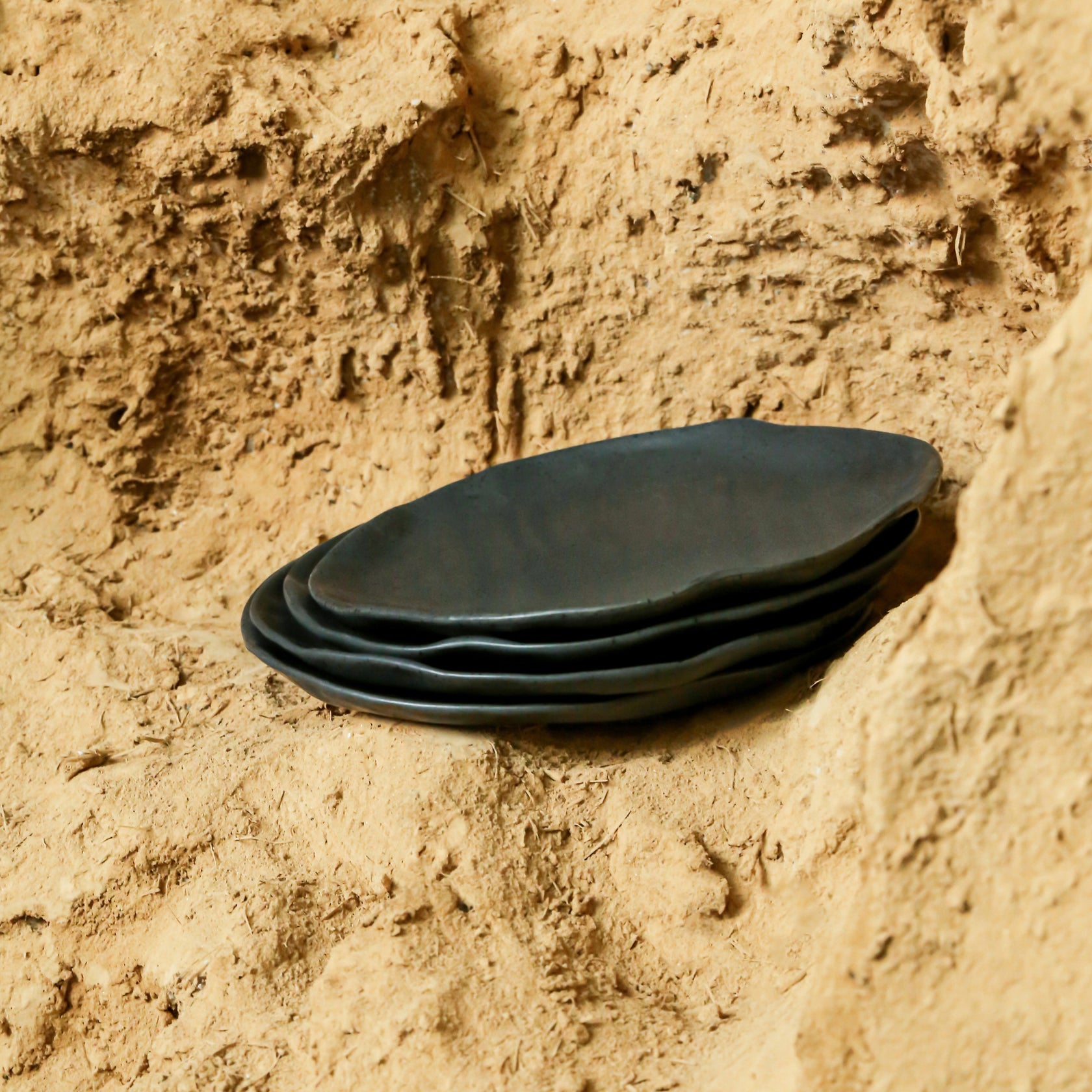 Stone + Lain Atik Stoneware Charcoal Black Speckled Dinnerware Set | 32 ...